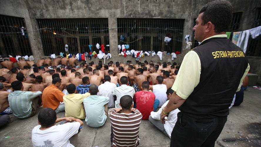 154 vagas para agente prisional, com salários de R$ 2,3 mil são abertos ...